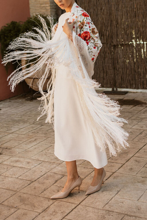 Mantón bordado seda blanca. Máxima calidad en Barcelona.